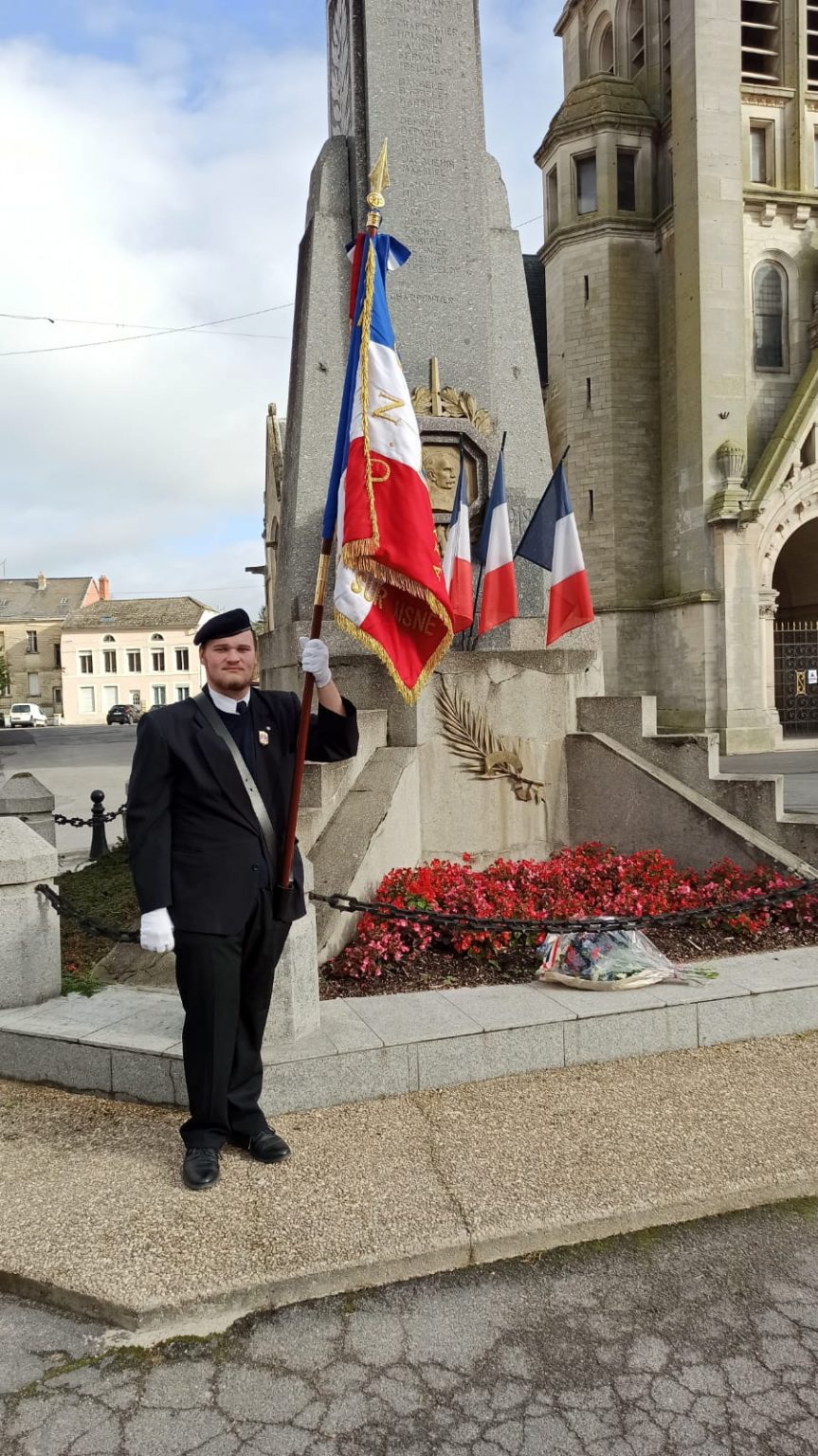 Cérémonie du 11 novembre : un nouveau porte-drapeau - Neufchâtel-sur-Aisne